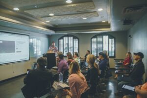 Faut-il choisir une formation inter ou intra entreprise : les ...